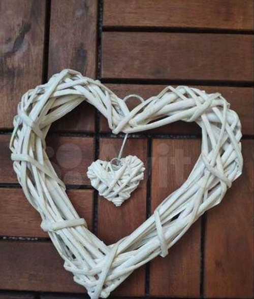 Декоративное сердце из ротанга