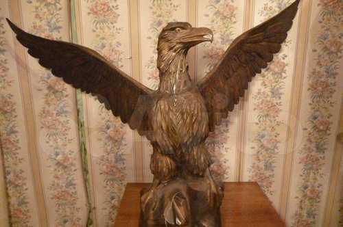 Деревянная статуэтка орла резная