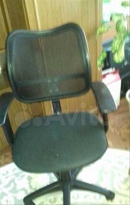 Продаю компьютерный поворотный стул