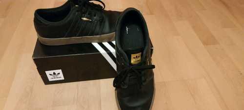 Кроссовки Adidas Seeley