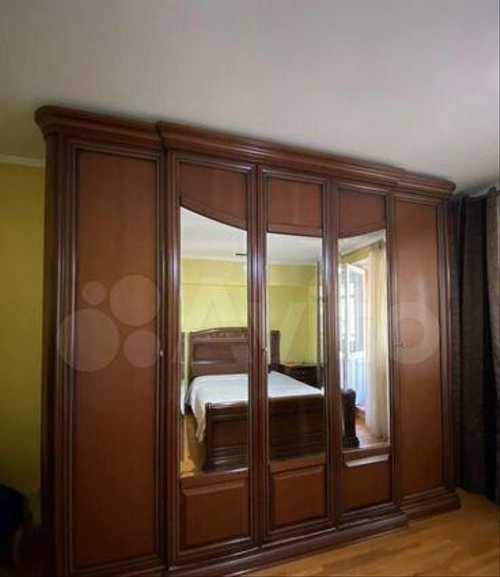 Шикарная спальня итальянская деревянная