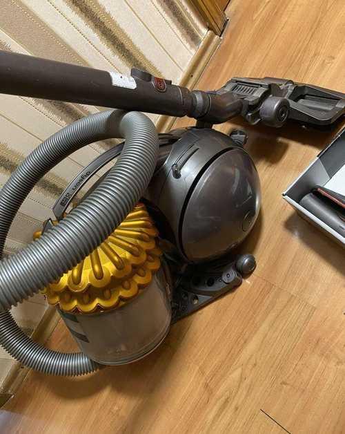 Пылесос Dyson DC52 allergy с набором насадок