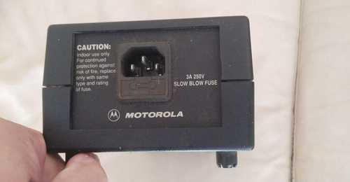 Блок питания-зарядки радиостанций Motorola