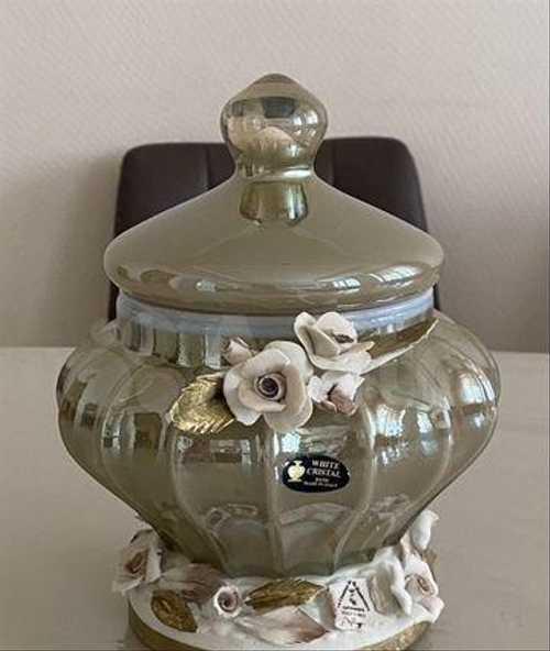 Итальянсаая ваза с крышкой