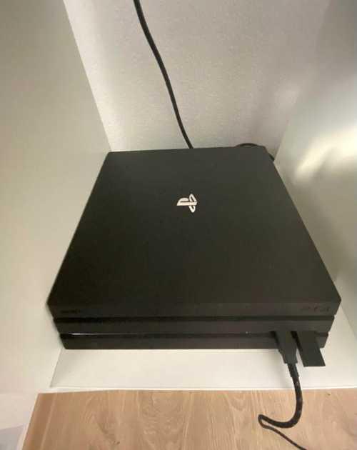 Sony PlayStation 4 Pro 1TB + 4 джойстика
