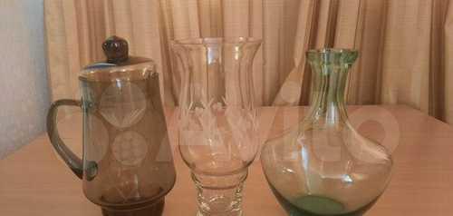 Стеклянные вазы, бутылки, графины