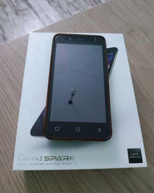 Телефон Micromax Canvas spark