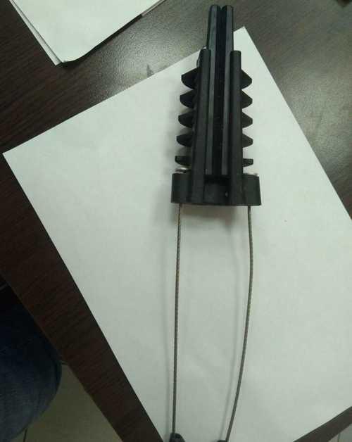 Зажим клиновой(натяжитель) для оптического кабеля