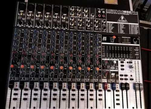 Микшерный пульт Behringer Xenyx 1832fx
