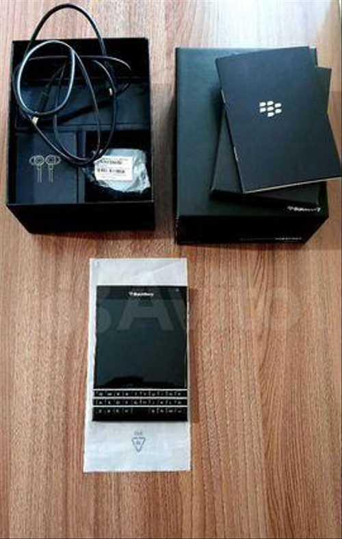 Телефон BlackBerry Passport