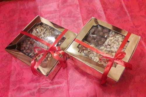 Подарочная коробка из орехов