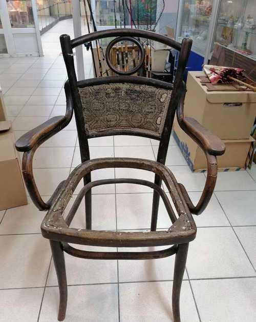 Старинное кресло Тонет