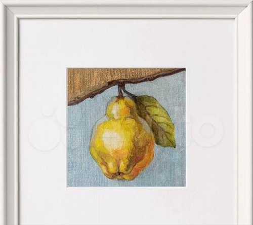 Картина натюрморт маслом Желтая груша в раме