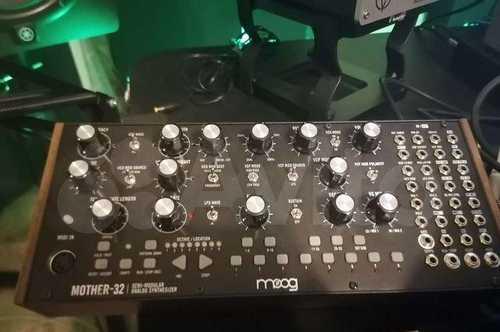 Moog mother 32