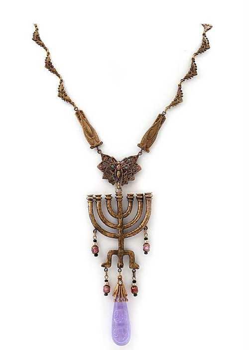 Ожерелье с еврейским подсвечником Менора