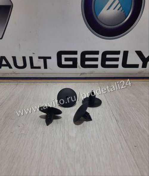 Клипса Renault logan