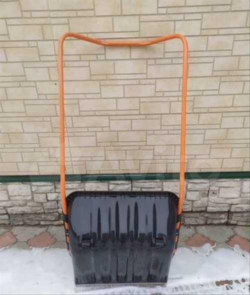 Скребок-лопата для уборки снега