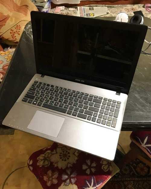 Ноутбук Asus X550D