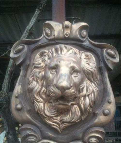 Маскарон в виде морды льва из бетона. Высота 52 см