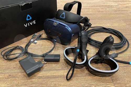 VR гарнитура HTC Vive Cosmos + Акумы с зарядкой