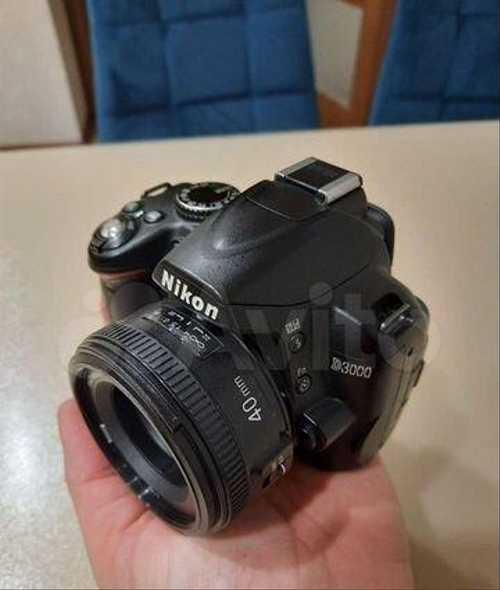 Nikon D3000 с объективом