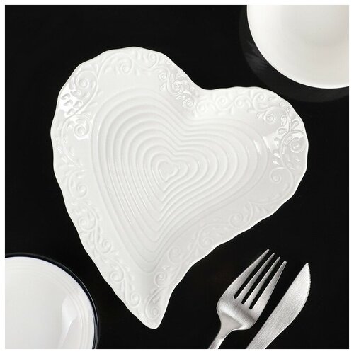 Блюдо керамическое сервировочное «Сердце», 17×16×2 см