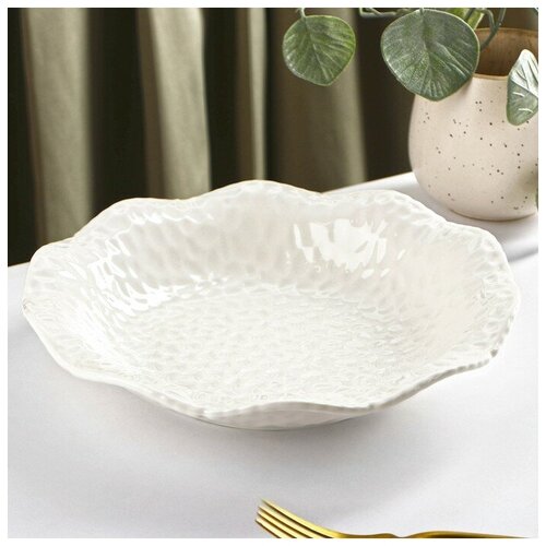 Тарелка керамическая десертная «Воздушность», 500 мл, d=23 см, цвет белый