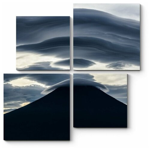 Модульная картина Линейные облака над горой 170x170