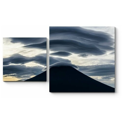 Модульная картина Линейные облака над горой 130x78