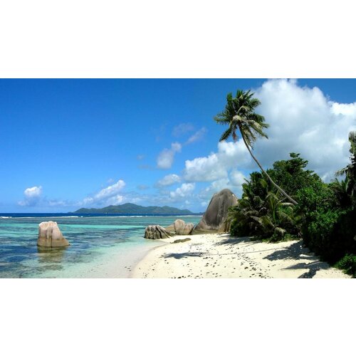 Картина на холсте 110x60 LinxOne "Остров пальмы море пляж" интерьерная для дома / на стену / на кухню / с подрамником