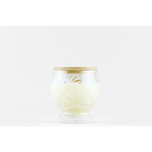 Свеча ароматическая в хрустальном стакане tsvet home "Кашемировое дерево" 140 мл
