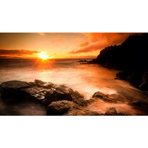Картина на холсте 60x110 Альянс Лес "Море скалы закат камни берег" на подрамнике / интерьер/ декор