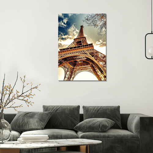 Интерьерная картина на холсте - Эйфелева башня в Париже на фоне неба 40х60