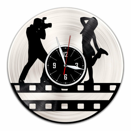 Фотограф - настенные часы из виниловой пластинки (с серебряной подложкой)