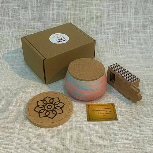 "Лимонный пирог" - Свеча ароматическая в гипсовом подсвечнике в наборе с подставкой, открыткой и спичечным коробком со спичками