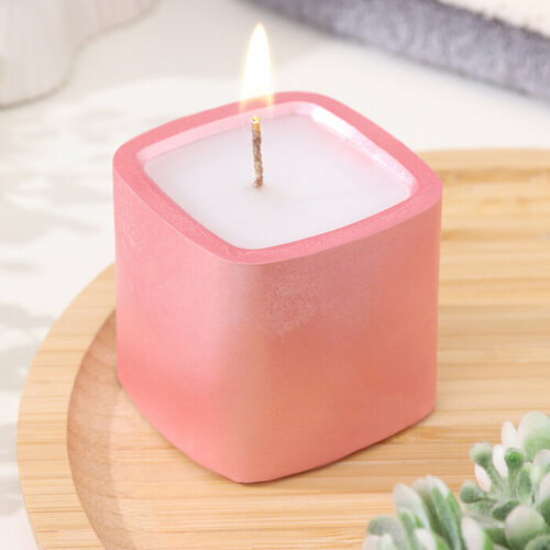 Свеча "Квадрат. Мрамор" в подсвечнике из гипса малый,5х4,5 см, розовый