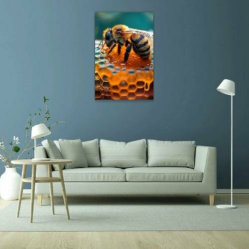 Картина на холсте 40x60 Альянс Лес "Пчела, мед. соты 1" на подрамнике / интерьер/ декор