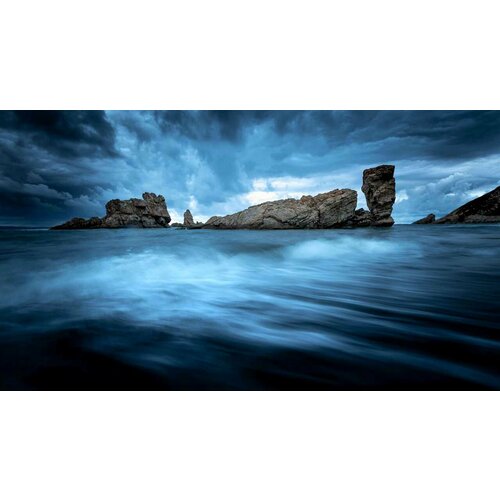 Картина на холсте 60x110 Альянс Лес "Небо облака камни волны скалы" на подрамнике / интерьер/ декор