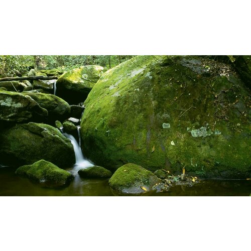 Картина на холсте 60x110 Альянс Лес "Камни водопад мох" на подрамнике / интерьер/ декор