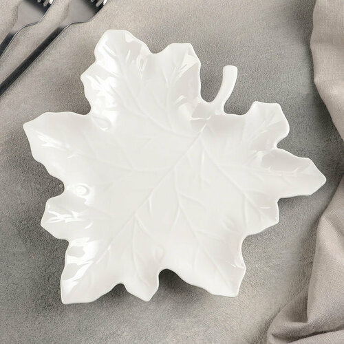 Блюдо керамическое сервировочное «Кленовый лист», 22×23 см, цвет белый (комплект из 3 шт)