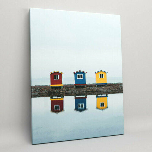 Картина на холсте (интерьерный постер) "Пейзаж - три дома отражаются в озере", с деревянным подрамником, размер 45x60 см