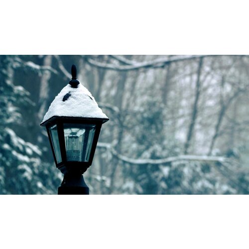 Картина на холсте 60x110 LinxOne "Зима фонарь снег лампочка" интерьерная для дома / на стену / на кухню / с подрамником