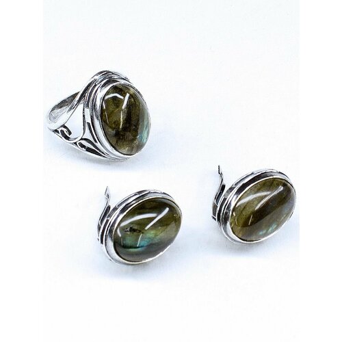 Комплект бижутерии Комплект посеребренных украшений (серьги + кольцо) с натуральным лабрадором: кольцо, серьги, лабрадорит, размер кольца 17, зеленый