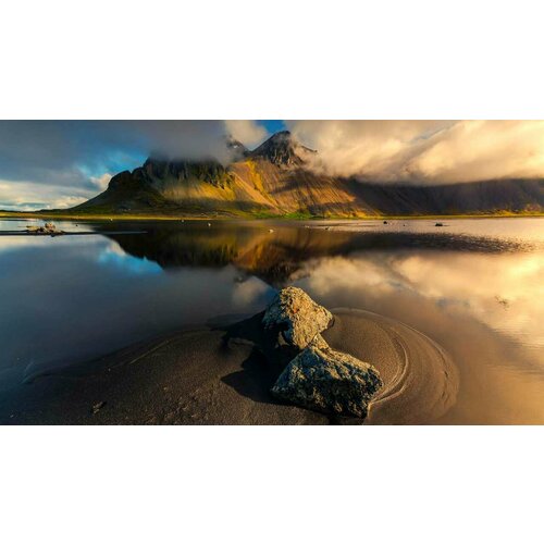 Картина на холсте 60x110 Альянс Лес "Гора река Исландия природа" на подрамнике / интерьер/ декор