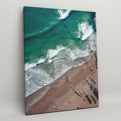 Картина на холсте (интерьерный постер) "Пенные волны на пляже" моря и океаны, с деревянным подрамником, размер 30х40 см