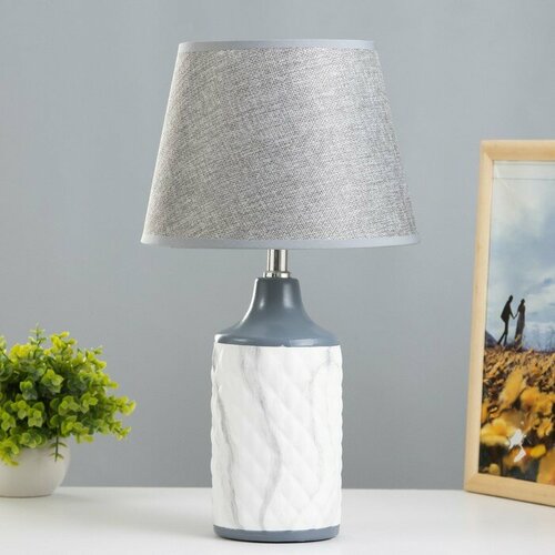 Настольная лампа "Аннет" E14 40Вт бело-серый 23х23х41 см RISALUX