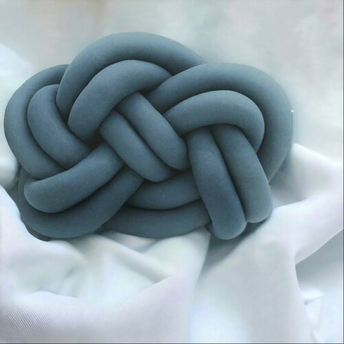 Современная декоративная подушка-узел 35х26 см. разные цвета/ Интерьерная подарочная диванная подушка ручной работы серо-голубого цвета(Б0002)