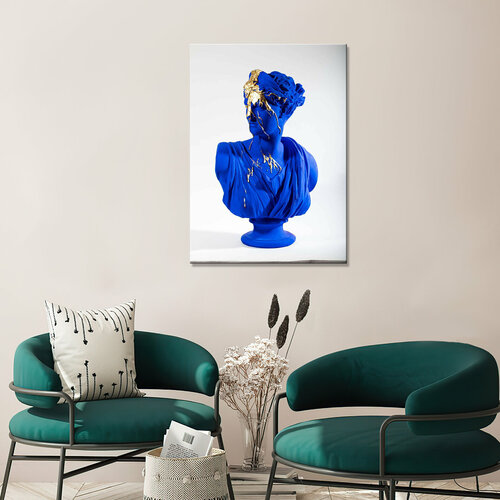 Интерьерная картина на холсте - Скульптура синяя женщина в золотой краске 20х30