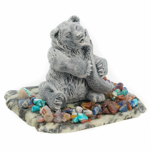 Сувенир из мрамолита "Медведь с рыбой" 117050