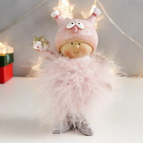 Сувенир полистоун "Малышка-ангел в розовом, в шапке совы, с подарком" пух 16.5х11х5 см